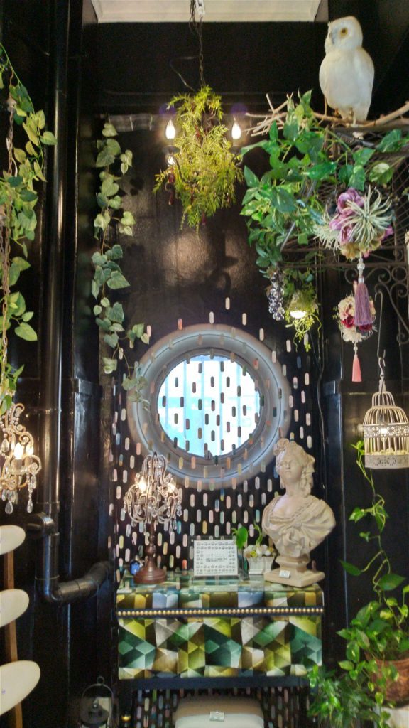 【Little Tree Cafe】めくるめく幻想の世界にいざなわれるカフェ 神戸市中央区